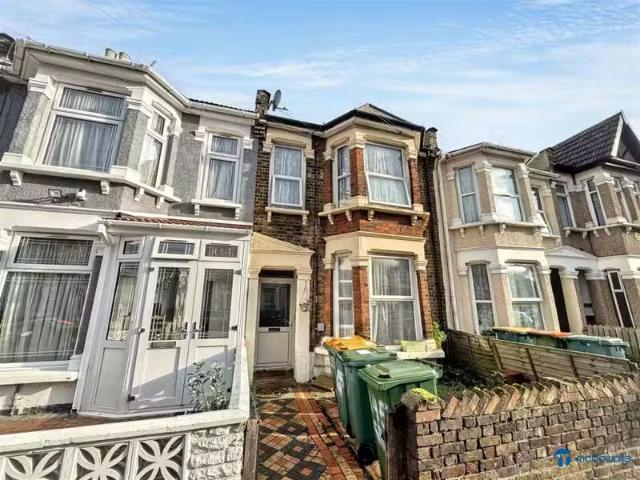 1 bedroom flat for rent in Meanley Road, London, E12