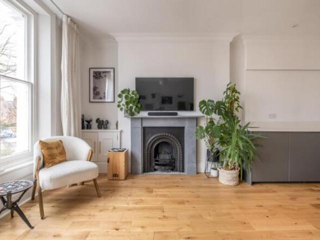 1 bedroom flat for rent in Melrose Road Putney SW18