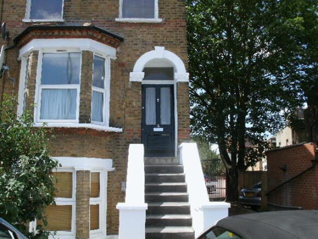 1 bedroom flat for rent in Merton Road, London, SW18