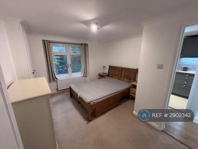 1 bedroom flat for rent in Merton Road, London, SW18