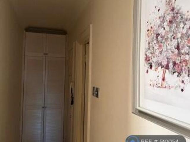 1 bedroom flat for rent in Merton Road, London, SW19