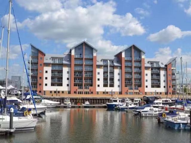 1 bedroom flat for rent in Merchant Square, Port Marine. BS20