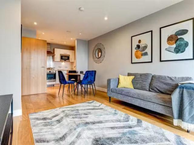 1 bedroom flat for rent in Meridian Plaza, Bute Terrace, Cardi.