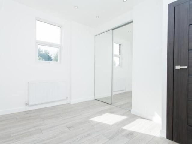 2 bedroom flat for rent in Methuen Park London N10