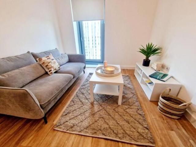 1 bedroom flat for rent in Michigan Point Tower D, 18 Michigan Avenue, M50