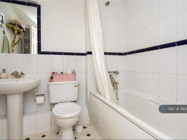 1 bedroom flat for rent in Mile End Road, London, E1