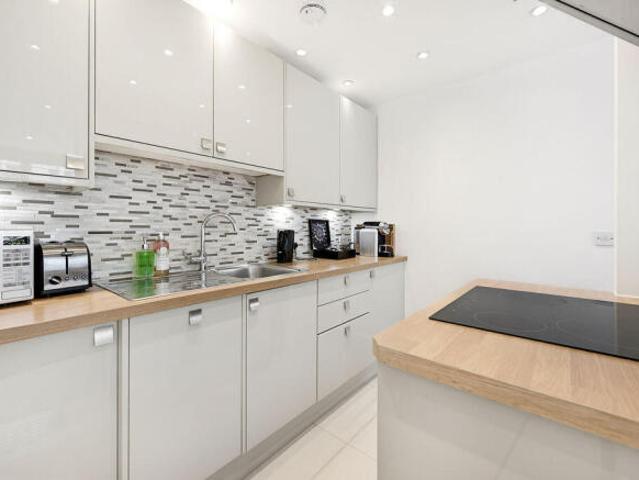 1 bedroom flat for rent in Millbank Court, London, SW1P