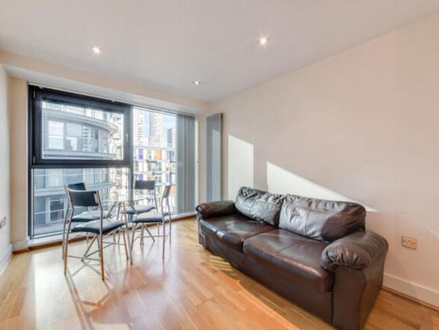 1 bedroom flat for rent in Millharbour, Millwall, E14