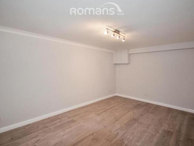 1 bedroom flat for rent in Missenden Gardens, Burnham, Slough, SL1