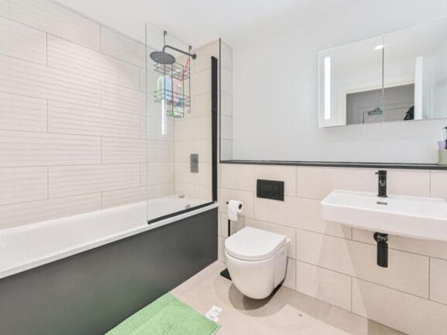 1 bedroom flat for rent in Mitcham Lane, Streatham, London, SW16