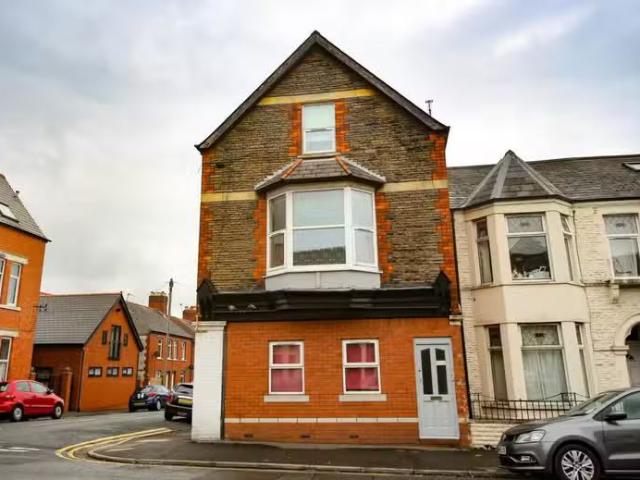 1 bedroom flat for rent in Monthermer Road, Cardiff, CF24 4RA.