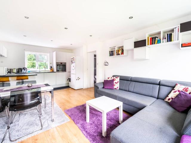 1 Bedroom Flat for Rent in Monarch Mews | Foxtons