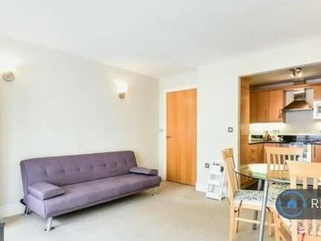 1 bedroom flat for rent in Moore House London E14