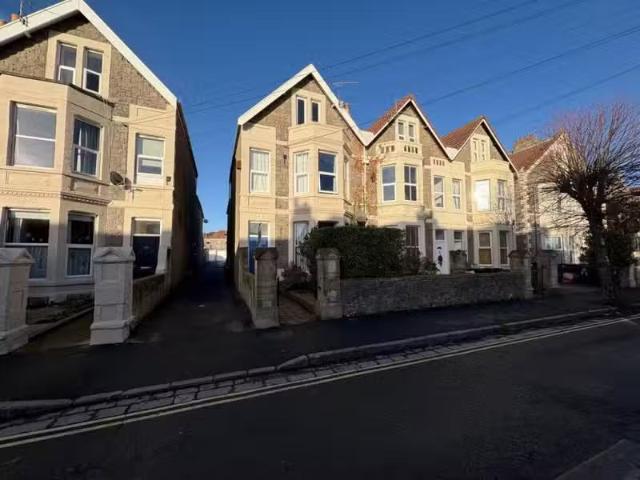 1 bedroom flat for rent in Moorland Road, Weston super Mare, N.
