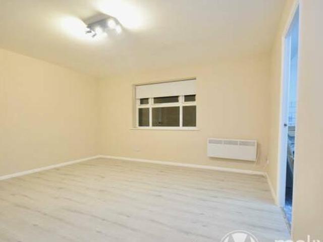 1 bedroom flat for rent in Molyneux Drive London SW17