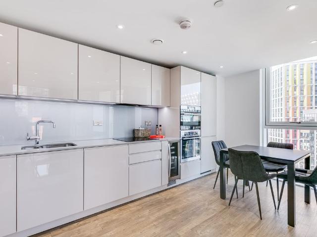 1 Bedroom Flat for Rent in MyLo Nine Elms | Foxtons