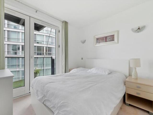 1 bedroom flat for rent in New Providence Wharf, Fairmont Avenue, London E14