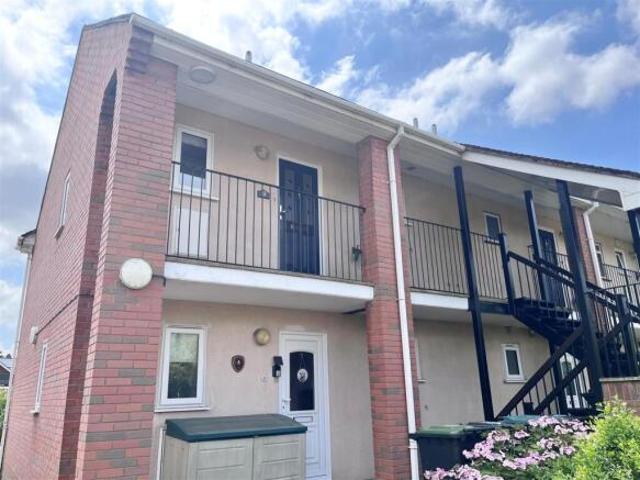 1 bedroom flat for rent in New Road, Meopham, Gravesend, DA13