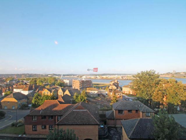 1 bedroom flat for rent in New Road, Rochester, ME1