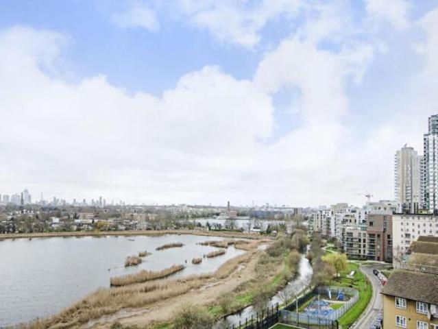 1 bedroom flat for rent in Newnton Close, Manor House, London, N4