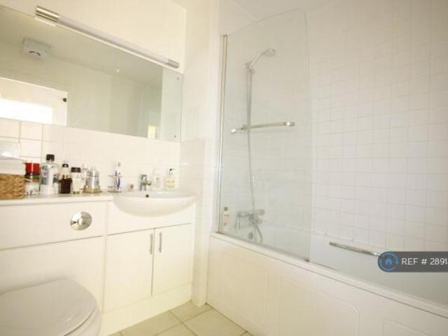 1 bedroom flat for rent in Newport Avenue, London, E14