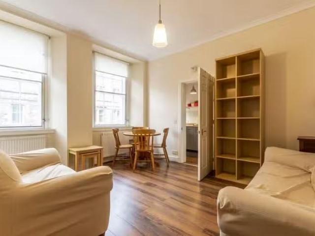 1 bedroom flat for rent in Nicolson Street, Edinburgh, EH8 9EH.