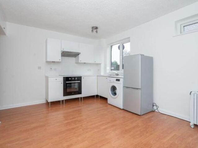 1 bedroom flat for rent in North Orbital Road, Watford, WD25