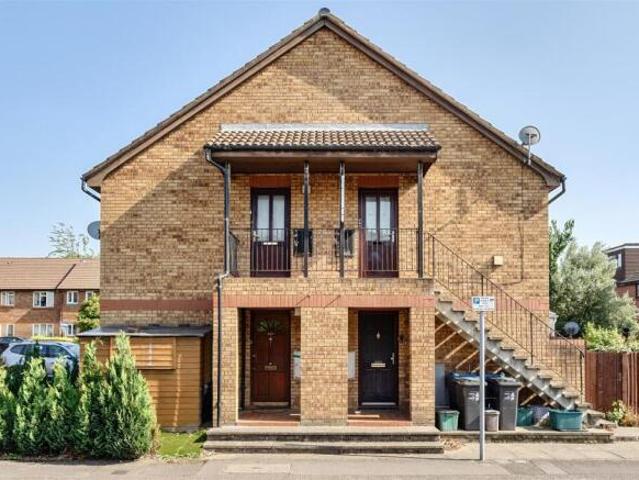 1 bedroom flat for rent in North Road, Mead Park, SW19