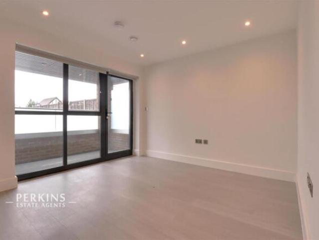 1 bedroom flat for rent in Northolt, UB5