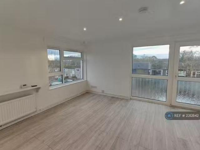 1 bedroom flat for rent in Northdown Road, Hatfield, AL10