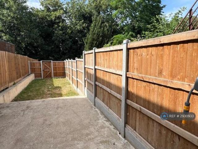 1 bedroom flat for rent in Northfleet, Gravesend, DA11