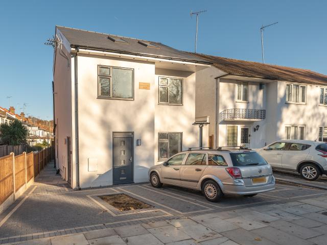 1 Bedroom Flat for Rent in OAKLEIGH ROAD SOUTH | Foxtons