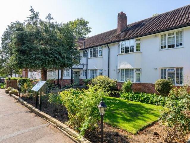 1 bedroom flat for rent in Okehampton Close, London, N12