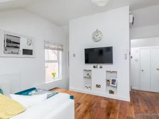 1 bedroom flat for rent in Old Shoreham Road, Hove, East Susin.