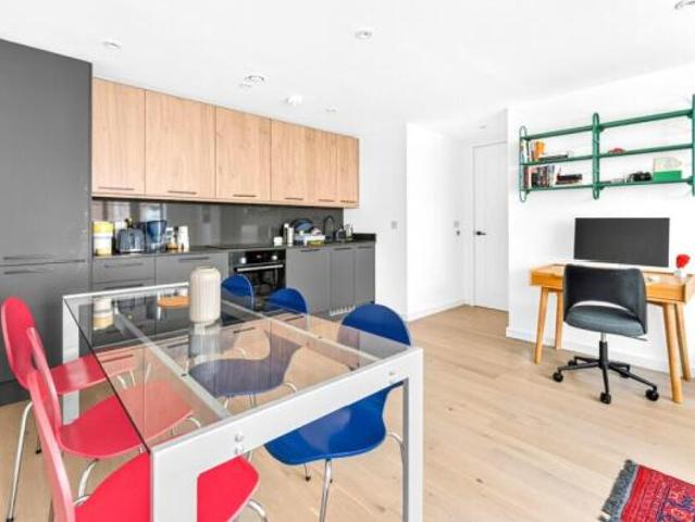 1 bedroom flat for rent in Osborn Street, Liverpool Street, E1