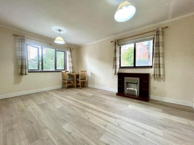 1 bedroom flat for rent in Osborne Mews, SL1