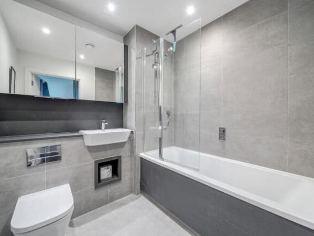 1 bedroom flat for rent in Osborne Road, Acton, London, W3