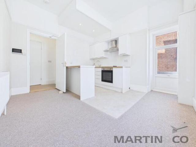 1 bedroom flat for rent in Osborne Road, Southsea, PO5