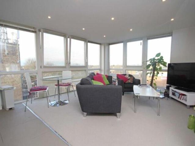 1 bedroom flat for rent in Orchard Road, Richmond, TW9