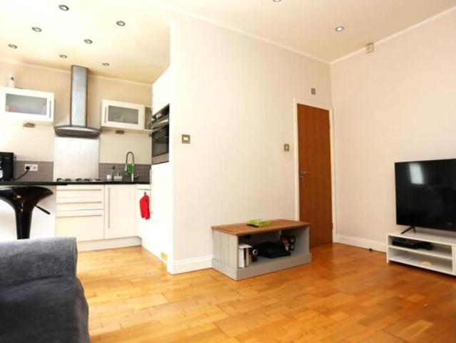 1 bedroom flat for rent in Oriental Place, Brighton, BN1