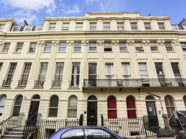 1 bedroom flat for rent in Oriental Place, Brighton, BN1