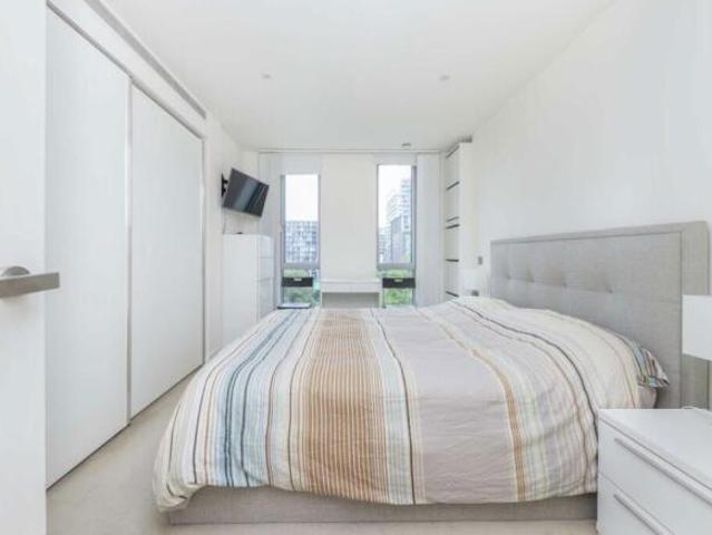 1 bedroom flat for rent in Pan Peninsula Square, Canary Wharf, E14