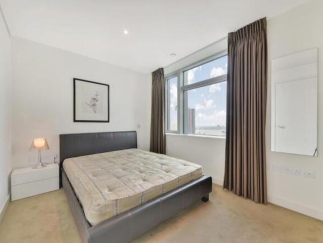 1 bedroom flat for rent in Pan Peninsula Square, London, E14