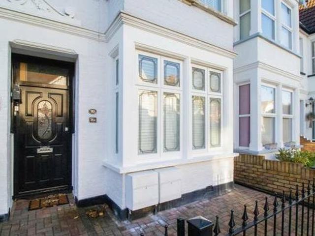 1 bedroom flat for rent in Pall Mall LeighOnSea SS9