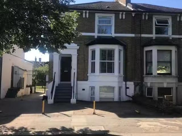 1 bedroom flat for rent in Park Avenue, Ilford, Esinteraction.