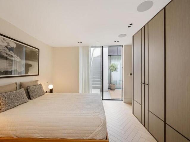 1 bedroom flat for rent in Park Crescent, London W1B