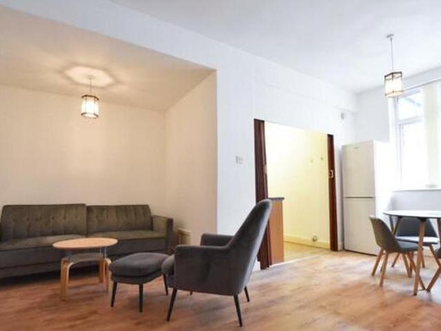 1 Bedroom Flat For Rent In Park Road