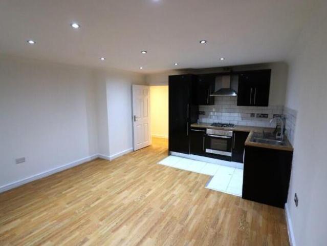 1 bedroom flat for rent in Park Street West, Luton, Bedfordshire, LU1