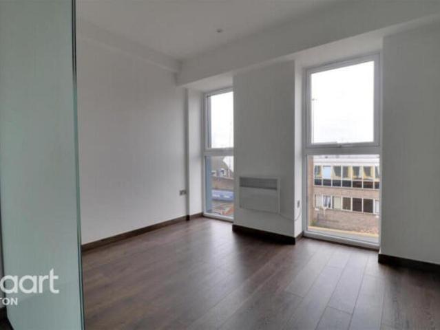 1 bedroom flat for rent in Park Street, Luton, LU1