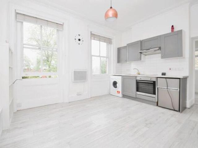 1 bedroom flat for rent in Parklands, Surbiton, KT5